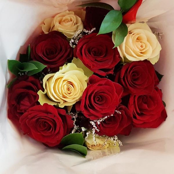 Beautiful Mixed Roses Dozen Bouquet | Cuddlez n Flowers